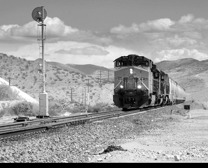 UP 5694 approaching the east signal